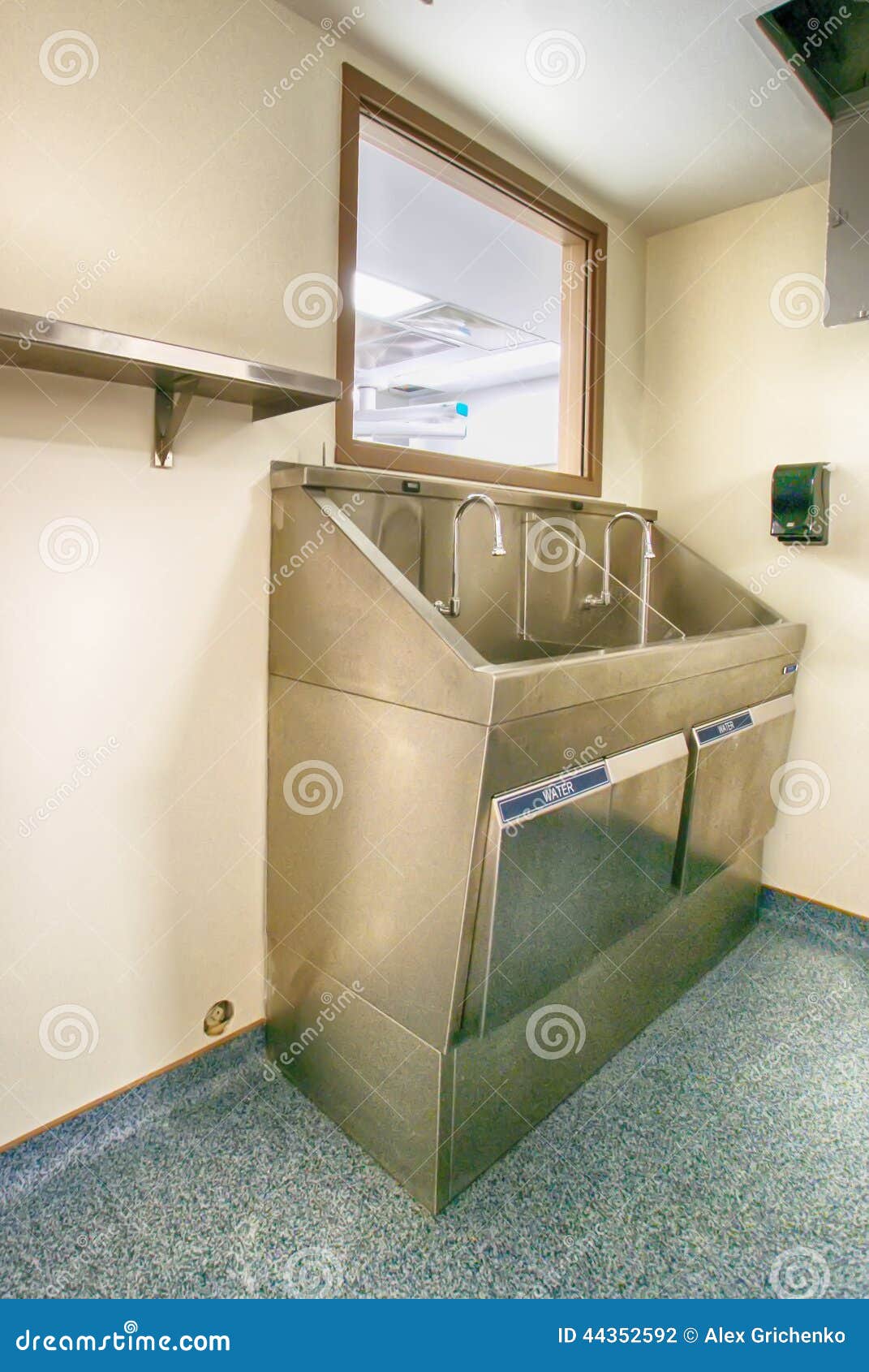 Hospital Sink Stock Images - Download 686 Royalty Free Photos