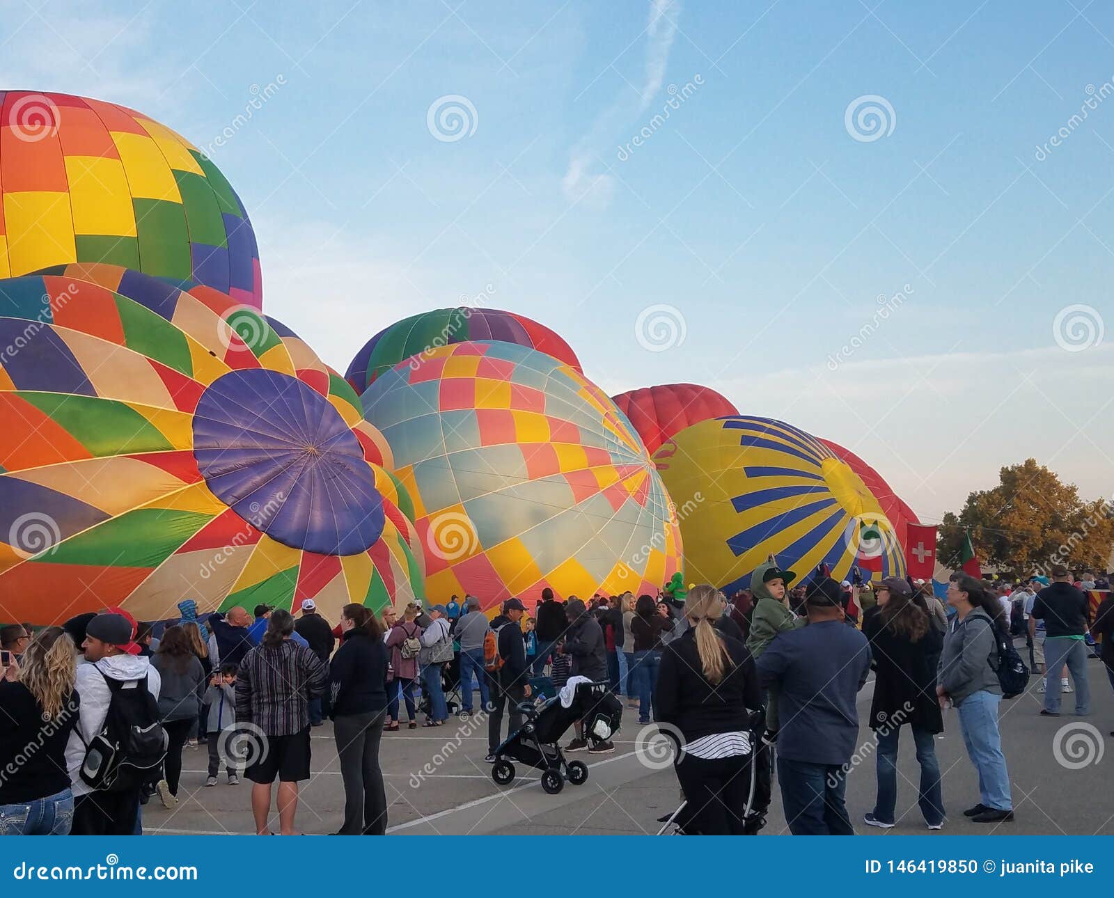Hot air balloons people editorial image. Image of people - 146419850