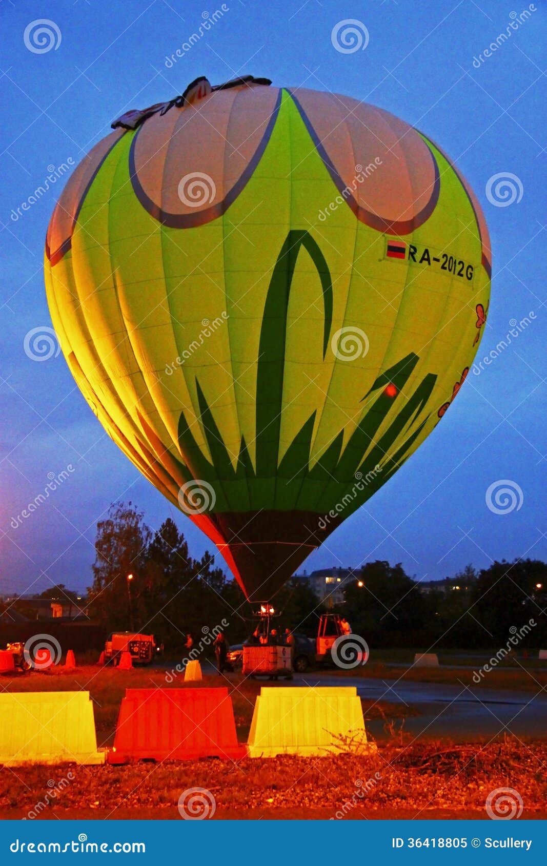 Hot Air Baloon Starting To Fly in the Evening Sky Editorial Image ...