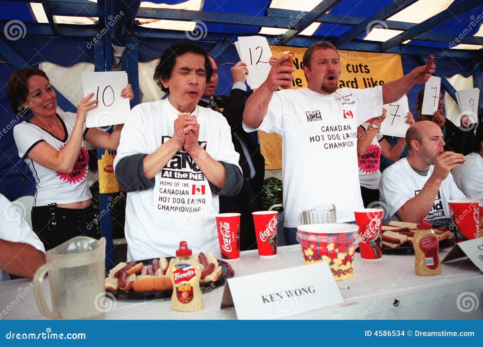 Hot Dog Eating Championship Editorial Stock Image - Image of count ...