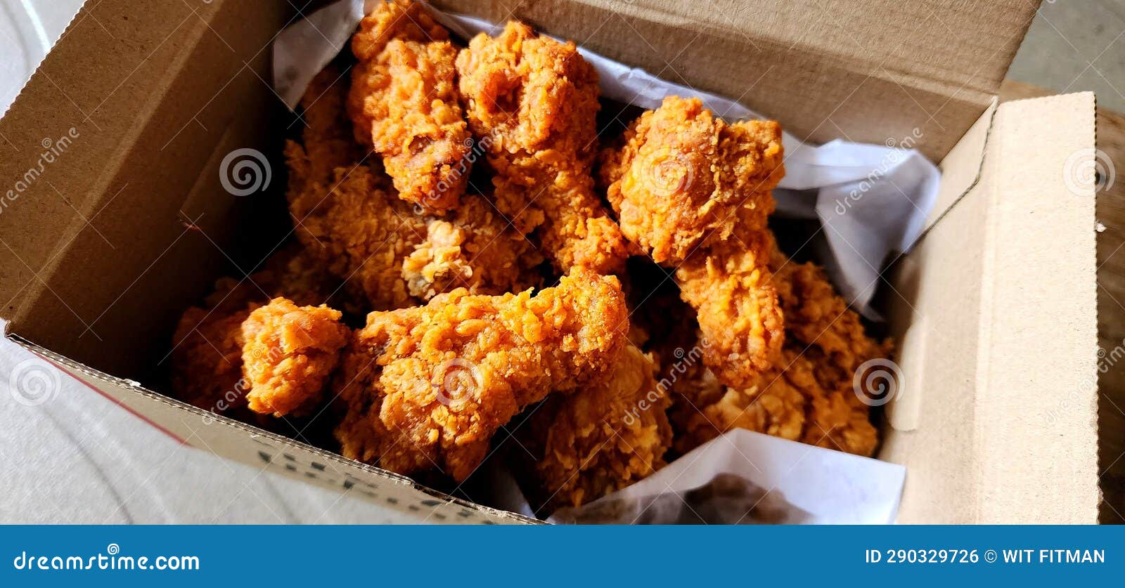 HOT FRIED CHICKEN BOX stock photo. Image of spicy, wing - 290329726