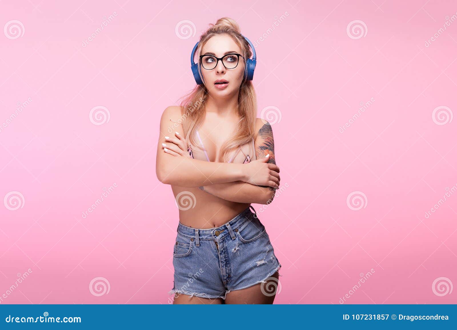 Hot Blonde Woman With Headphones On Listening To Music Stock Image Image Of Model Glasses