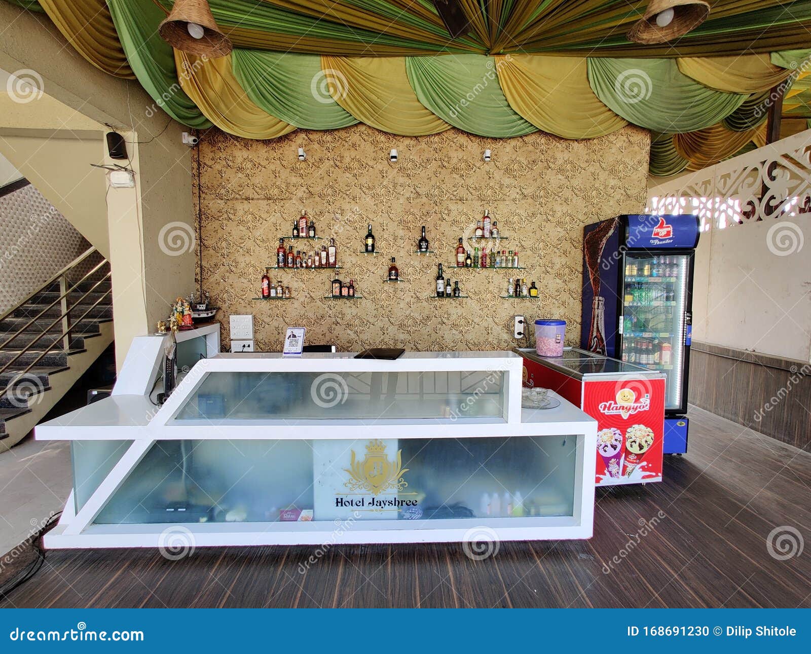 Hotel Bar Counter Arrangement Editorial Image - Image of counter, hotel ...