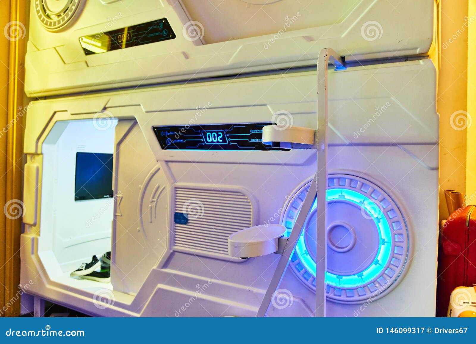 Hotel De C?psula De Espacio De La Cama En Singapur Primer Imagen de archivo - Imagen de sitio ...