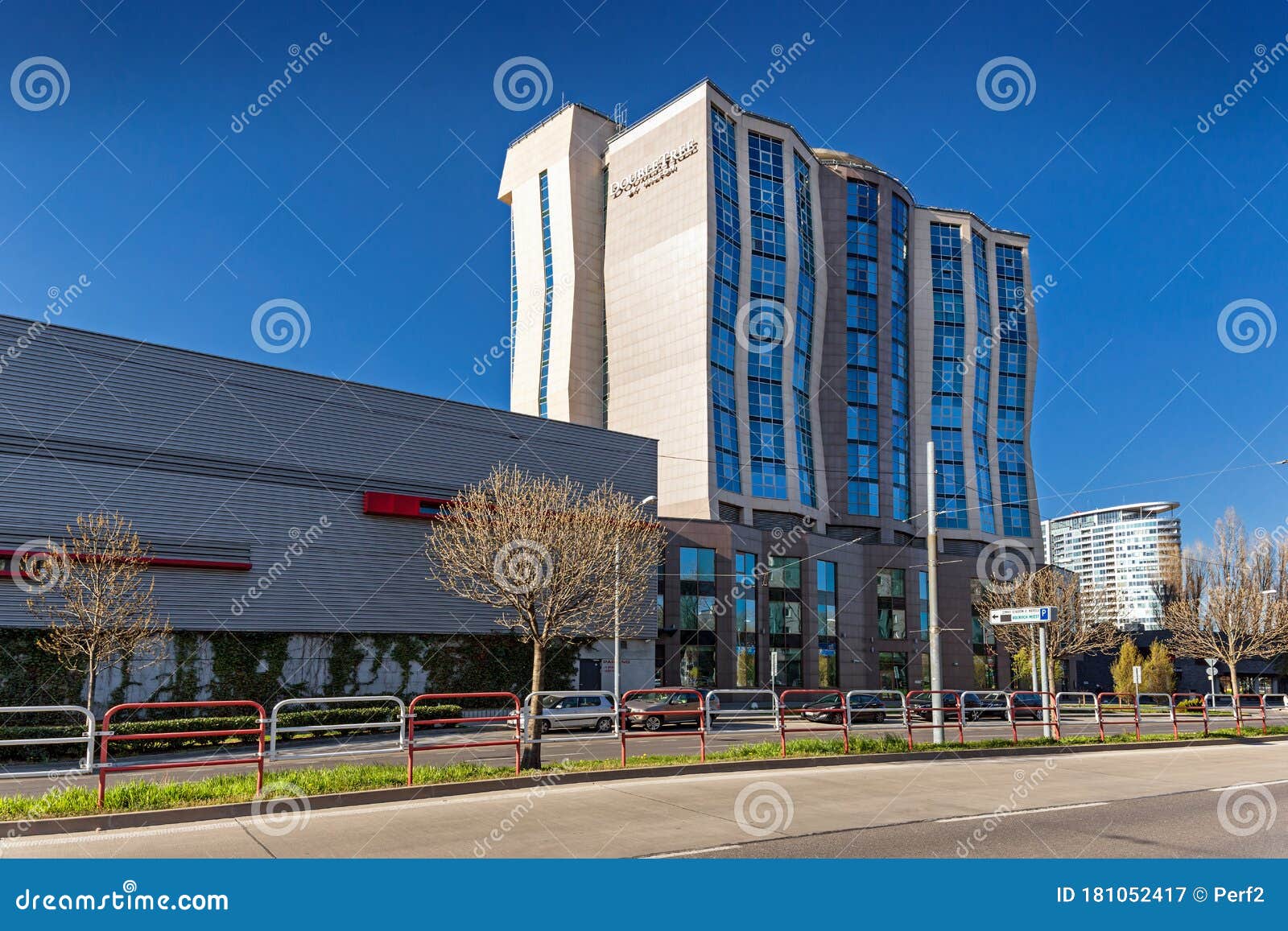 Hotel Double Tree editorial photography. Image of tree - 181052417