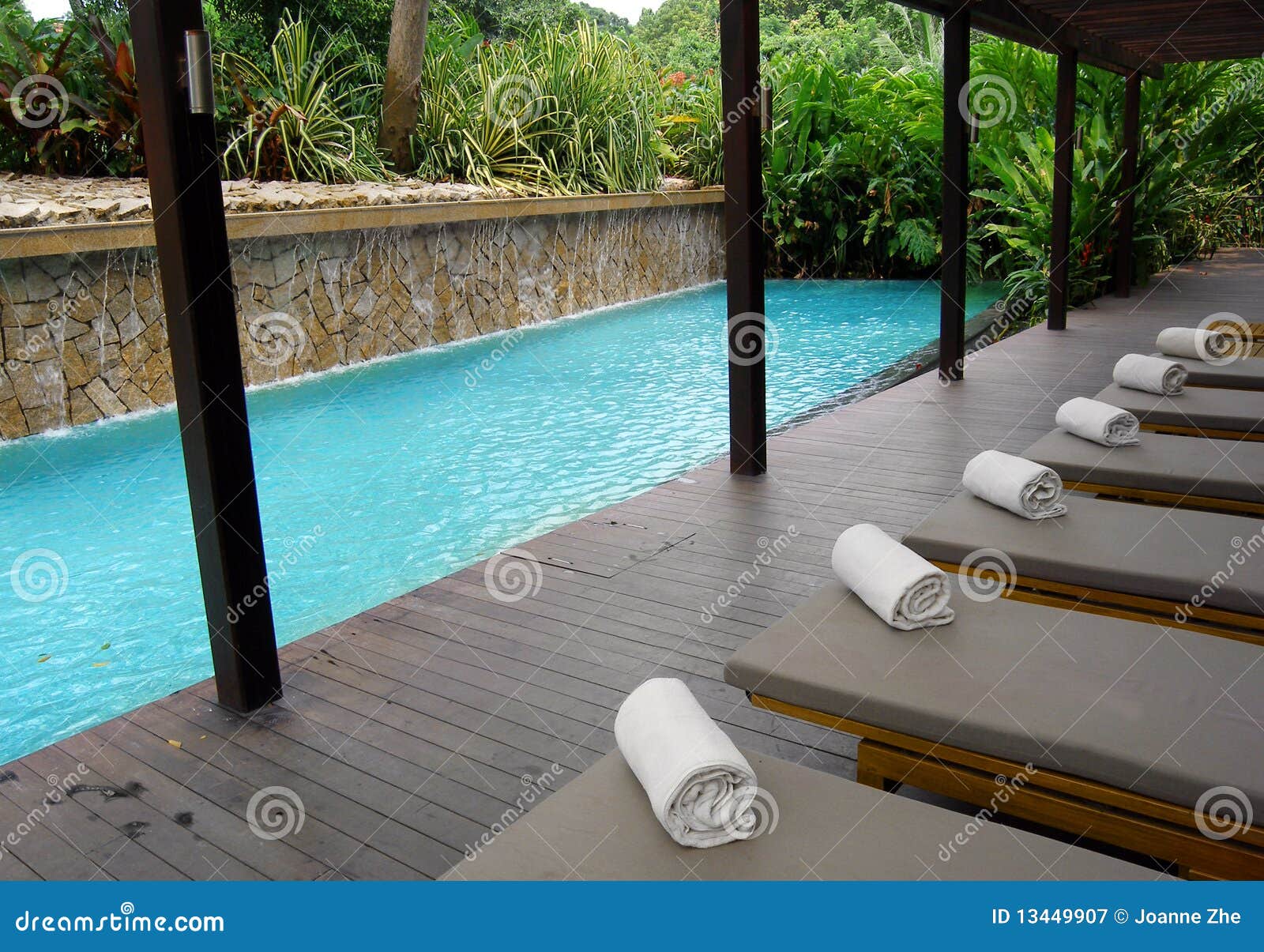 Poolside And Beach Side Lounge Chairs Ad Lounge Beds With Sun Umbrellas ...