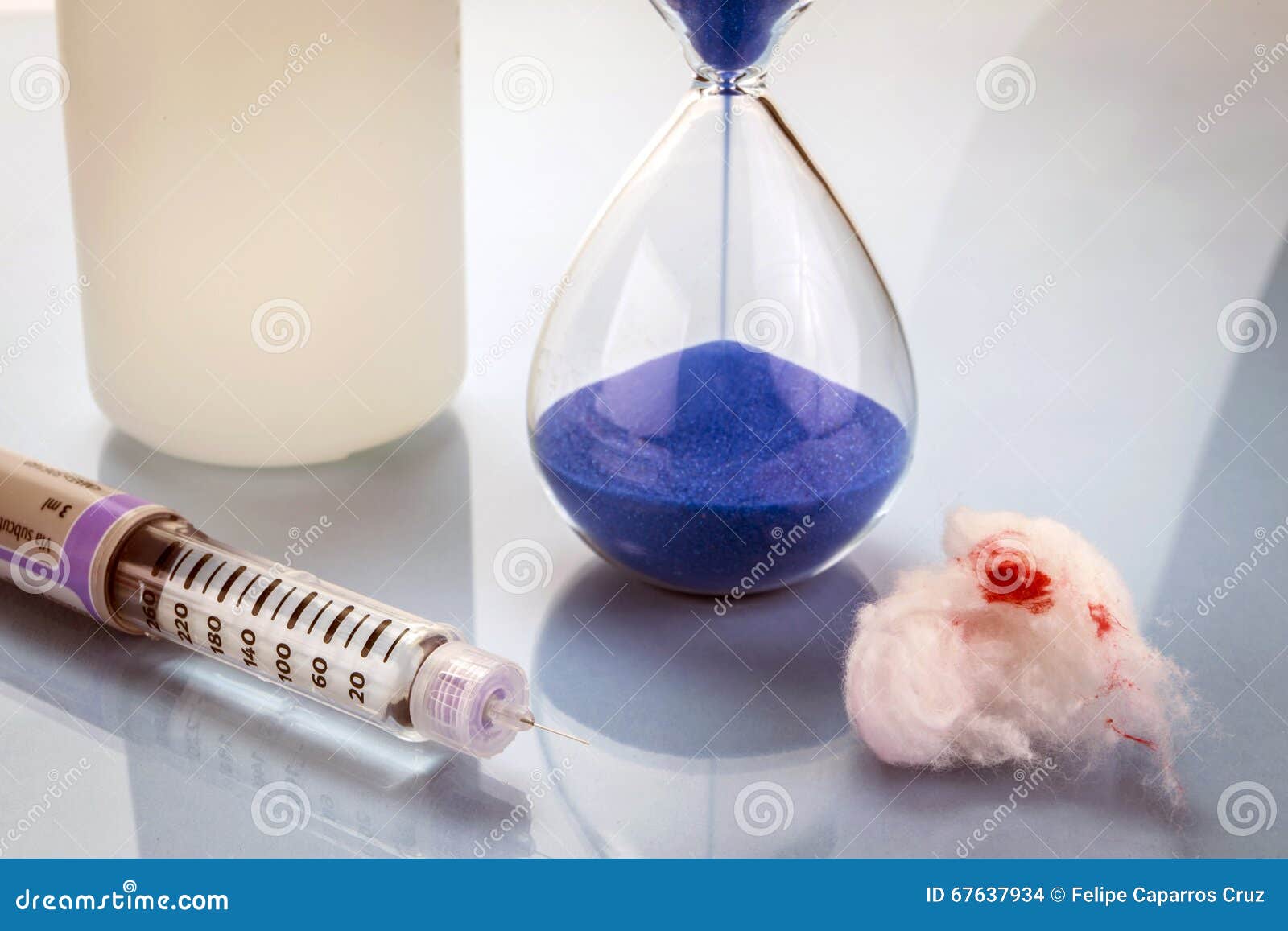 Hourglass Marks the Time of Taking daily Medication Stock Photo - Image ...