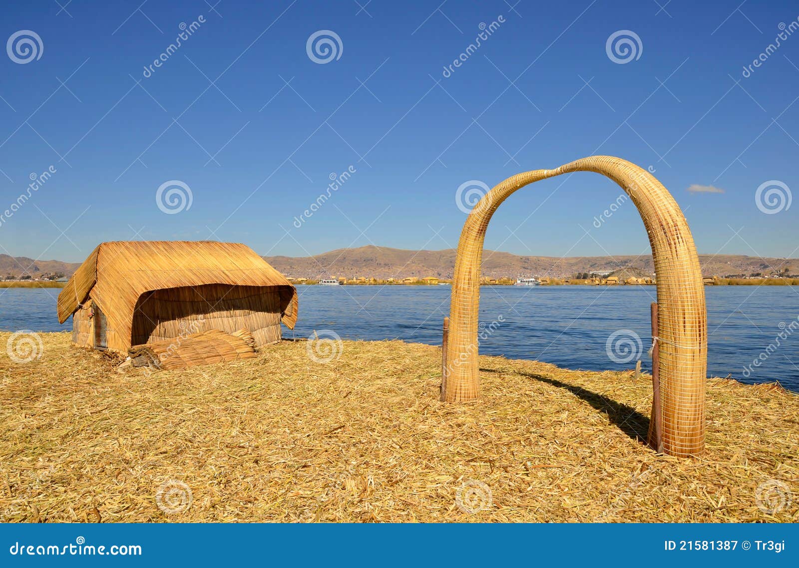House and Arch Uros Reed Floating Island Stock Image - Image of holiday ...