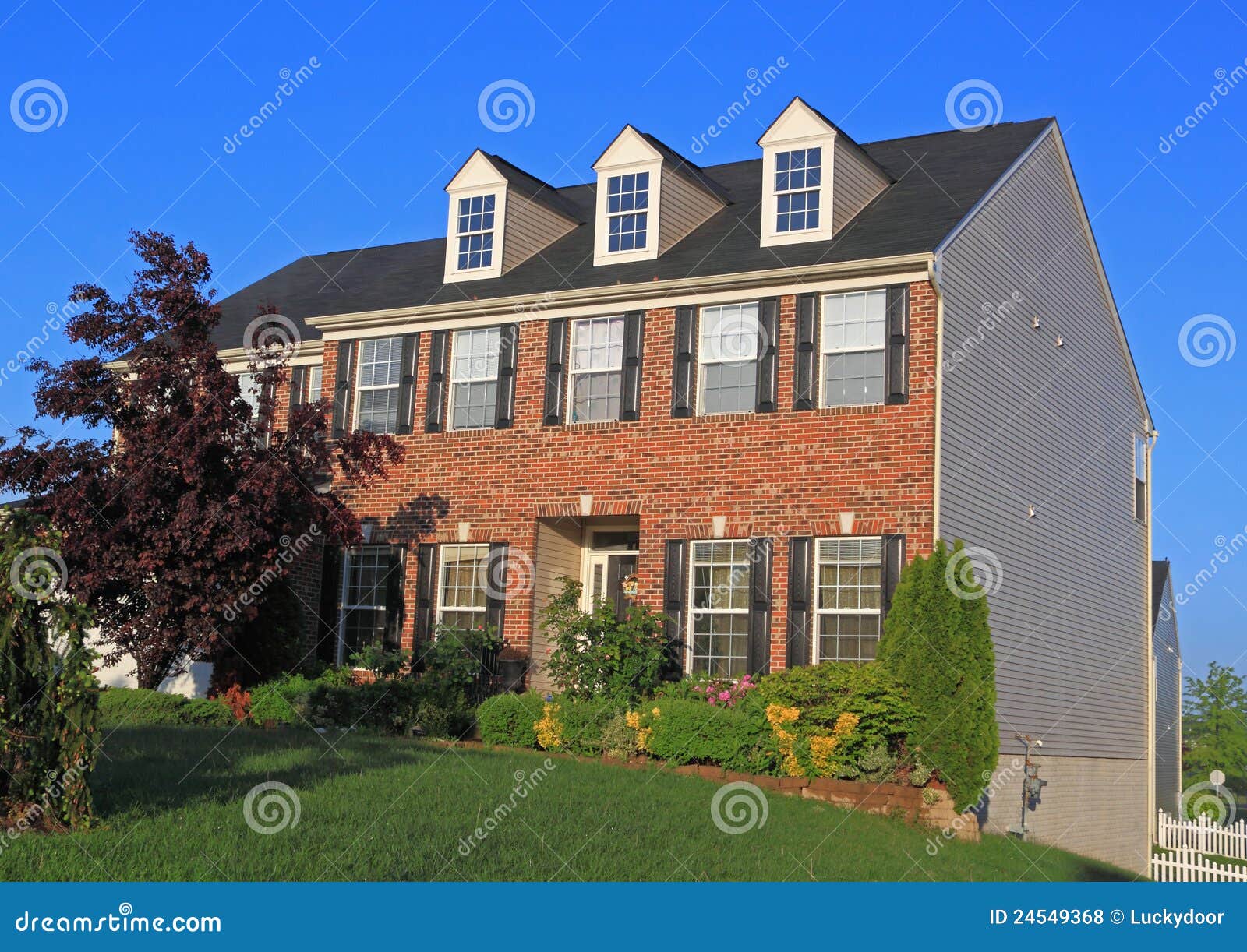 416 House Attics Stock Photos - Free & Royalty-Free Stock Photos from ...