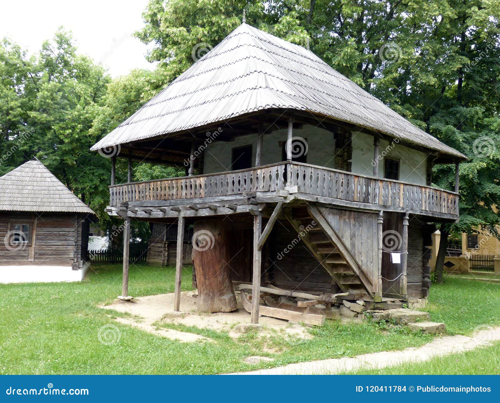 House, Cottage, Hut, Outdoor Structure Picture. Image: 120411784