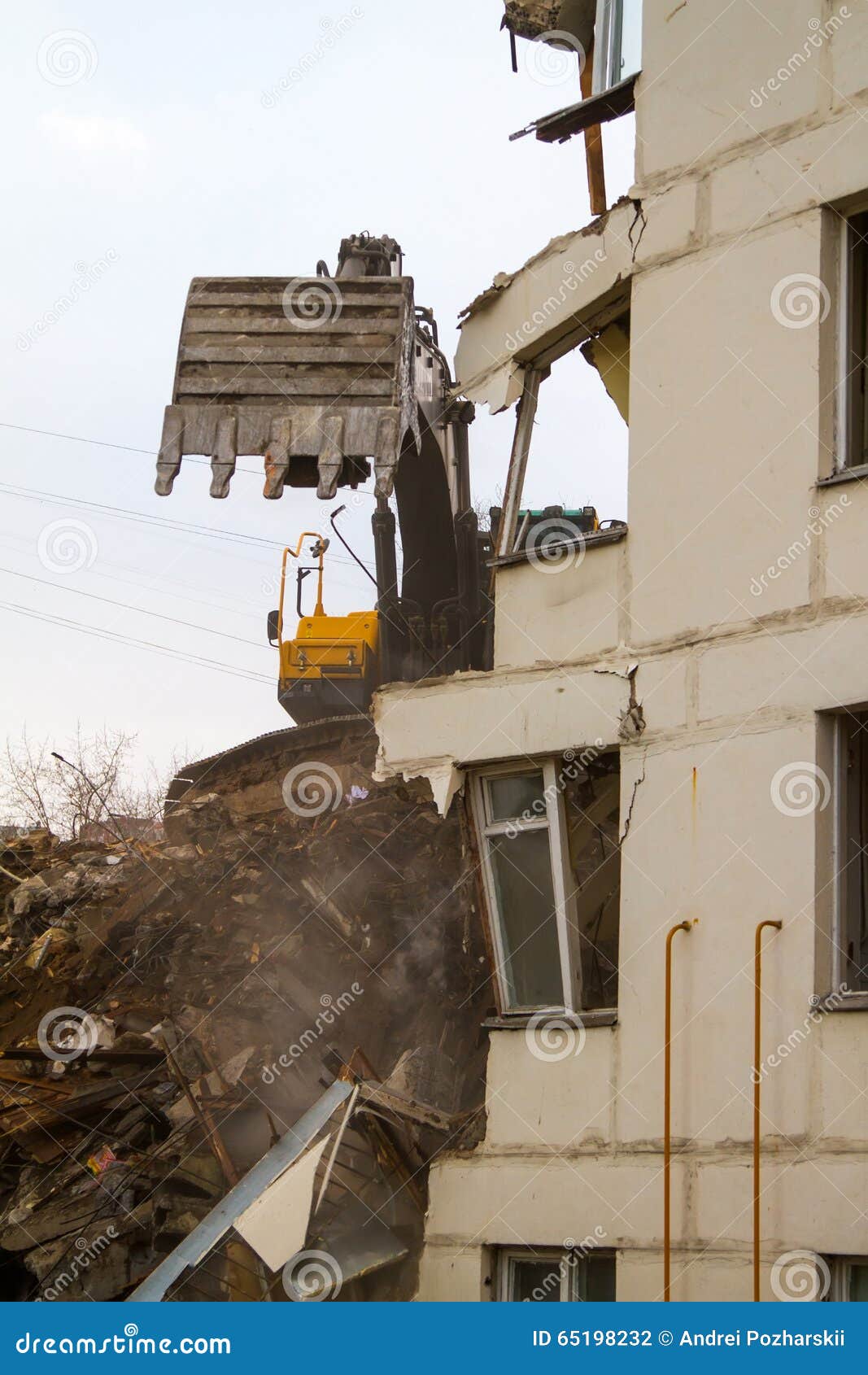 Demolition Of A Five-story Apartment Building Recognized As Emergency ...