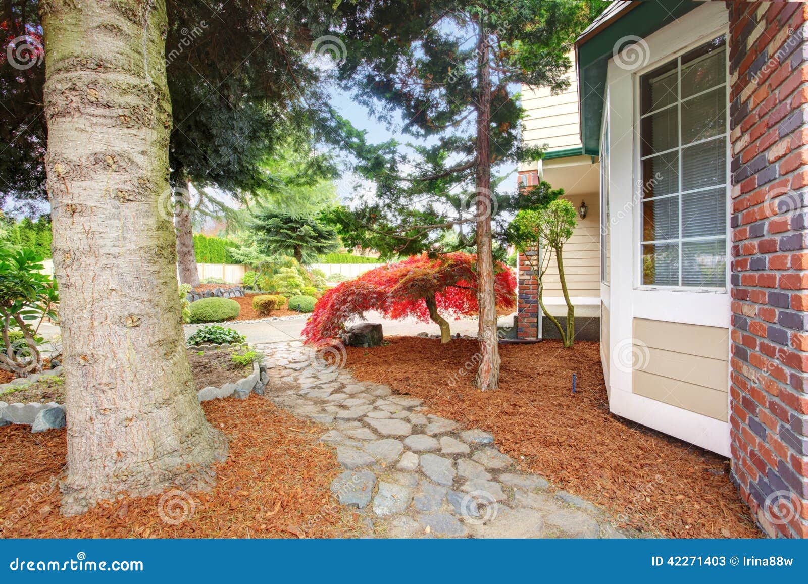 House Front Yard. View of Stone Walkway Stock Image - Image of view ...