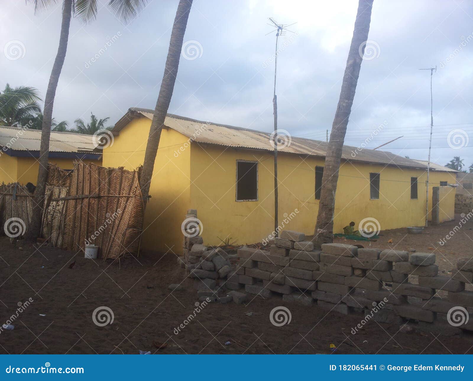 House in Ghana editorial photo. Image of ruins, roof - 182065441