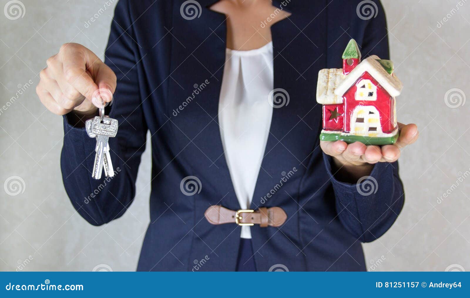 House in Hand. Keys in a Hand Stock Image - Image of keys, hands: 81251157