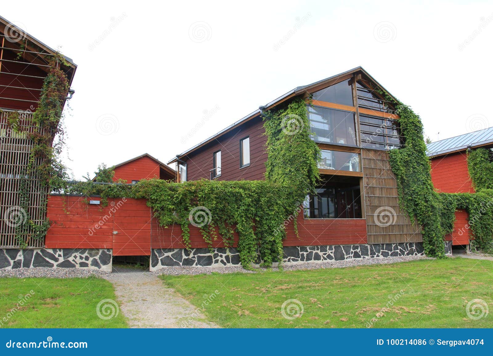 House with hedgerow stock photo. Image of decoration - 100214086