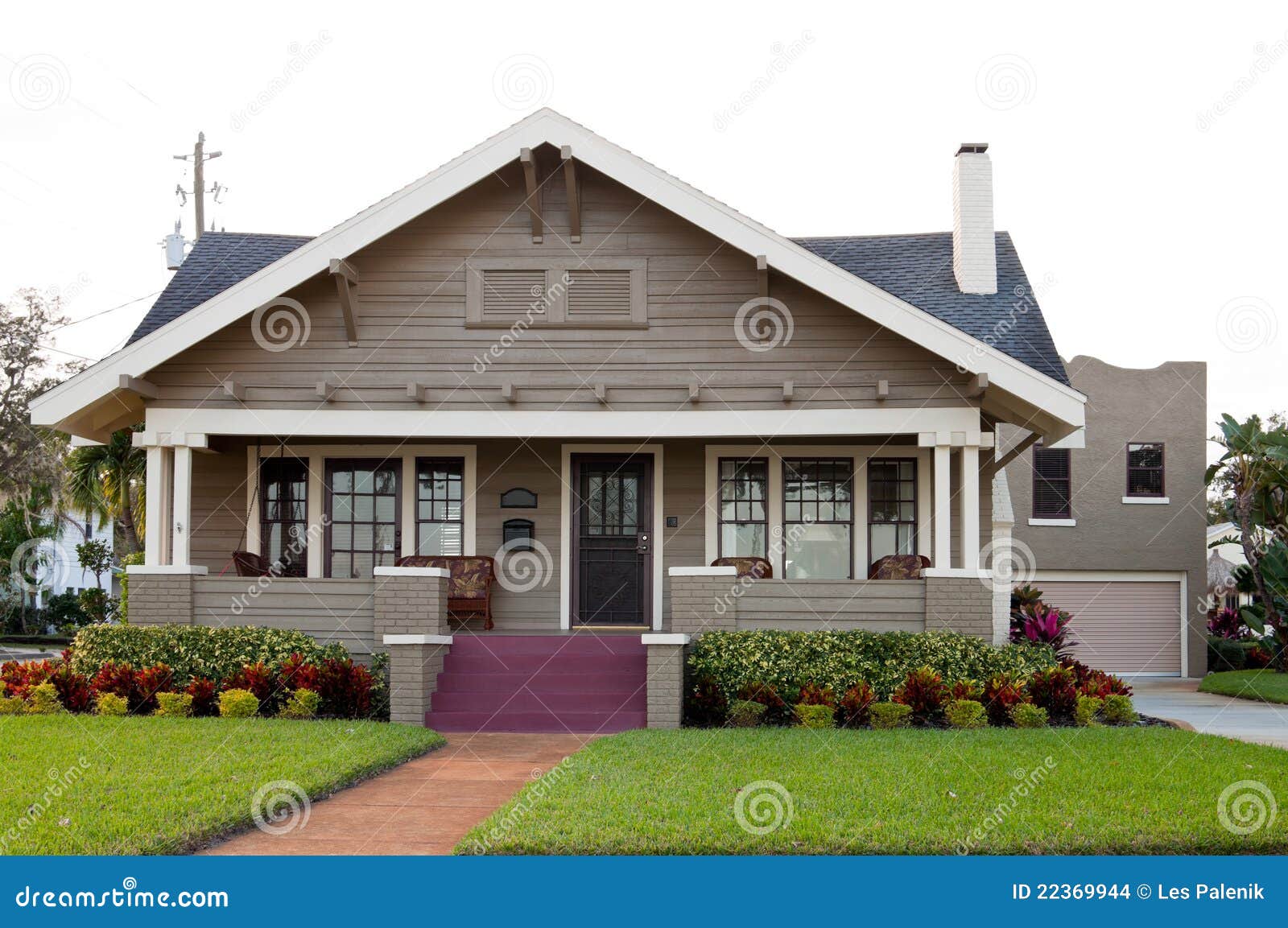 House with Nice Landscaping Stock Photo - Image of house, lawn: 22369944