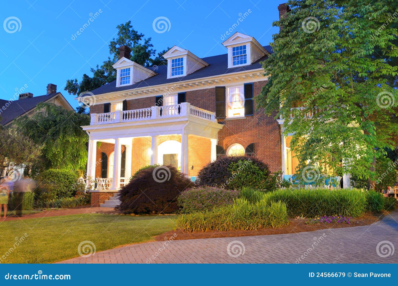 House at night stock image. Image of brick, front, homes - 24566679