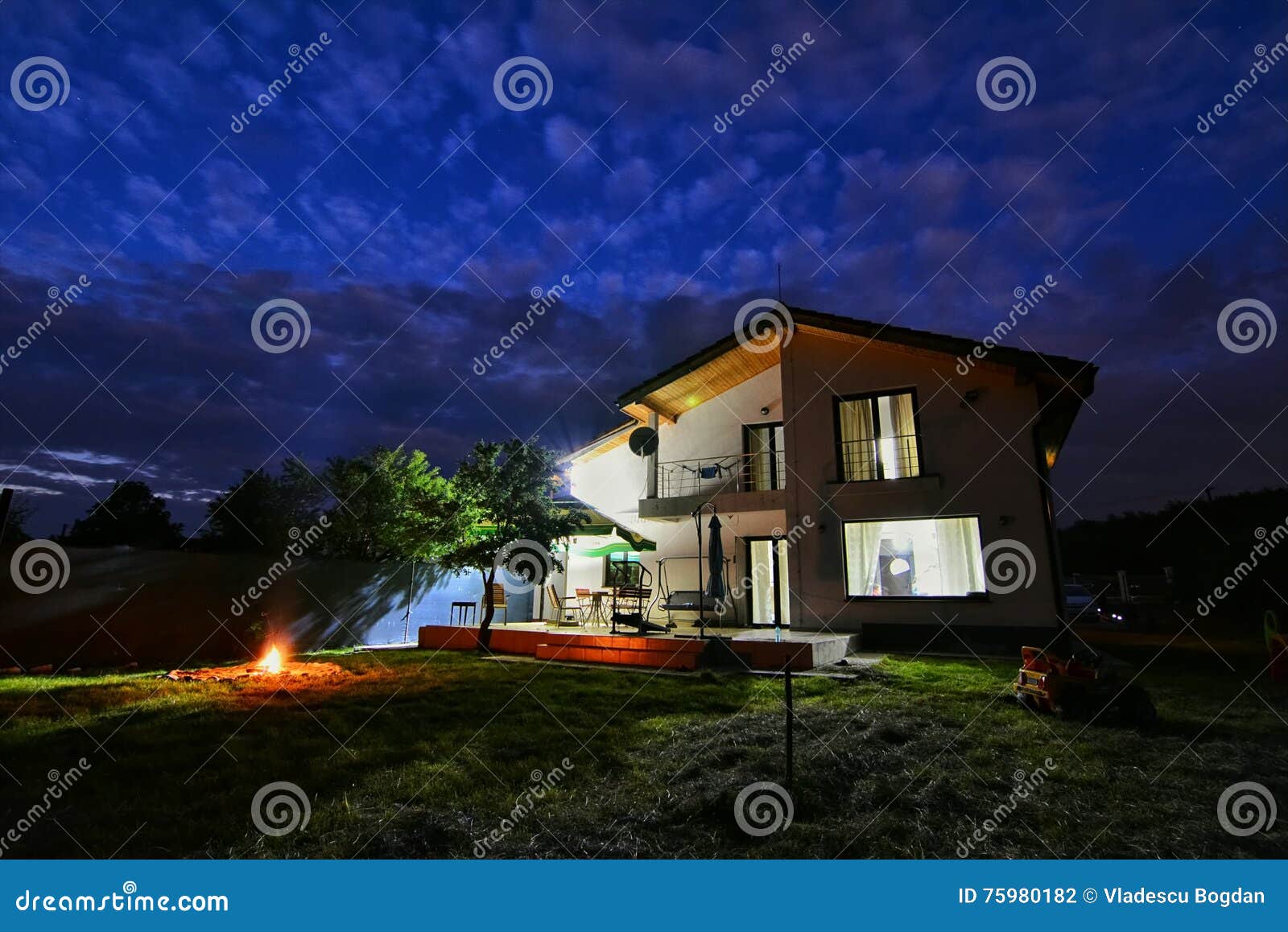 House by night stock photo. Image of home, villa, yard - 75980182