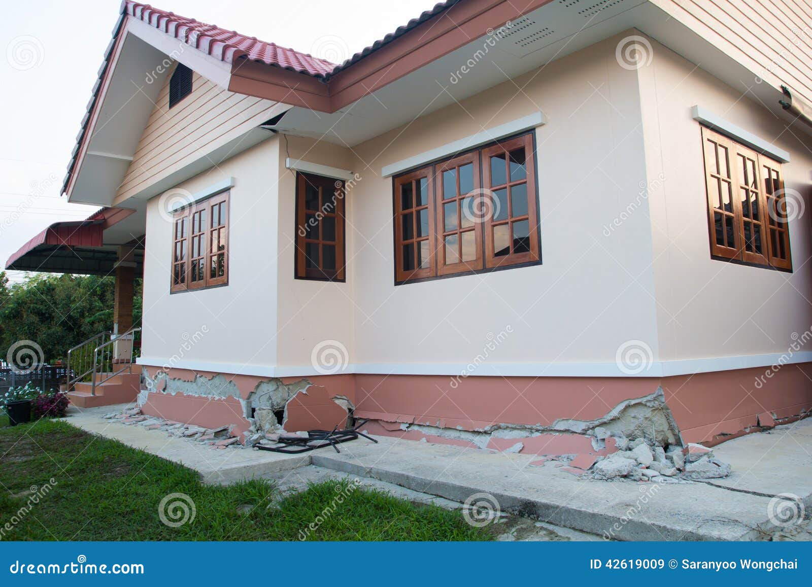 House Partially Collaped Collapsed after Destruction Stock Image ...