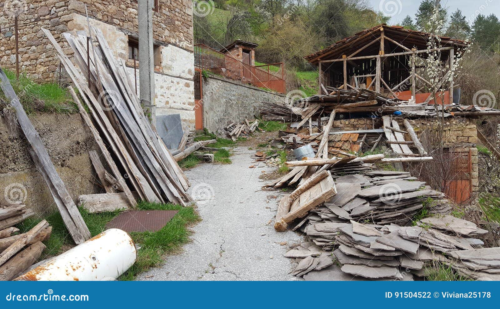 House in ruins stock photo. Image of ruins, house, destruction - 91504522