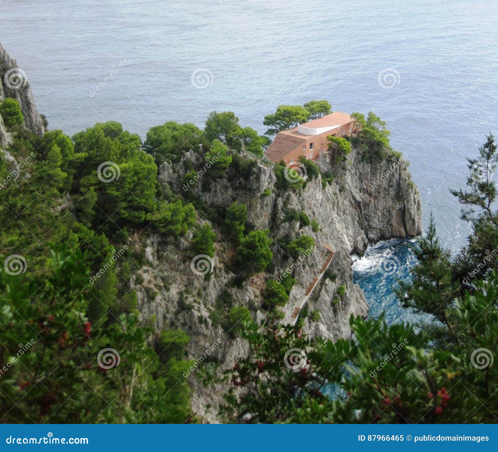 House On Sea Cliff Picture. Image: 87966465