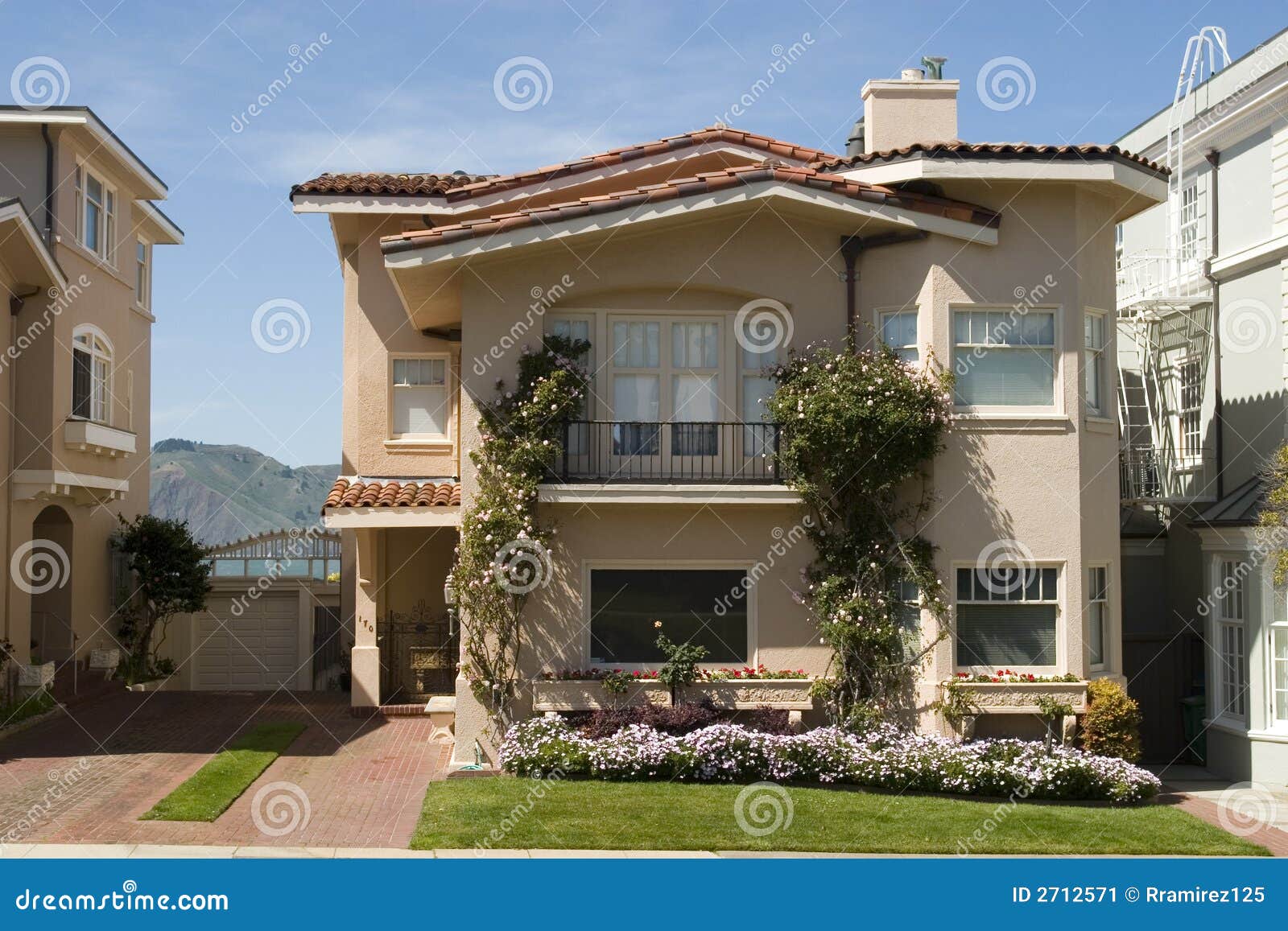 House with sea on the side stock image. Image of homes - 2712571