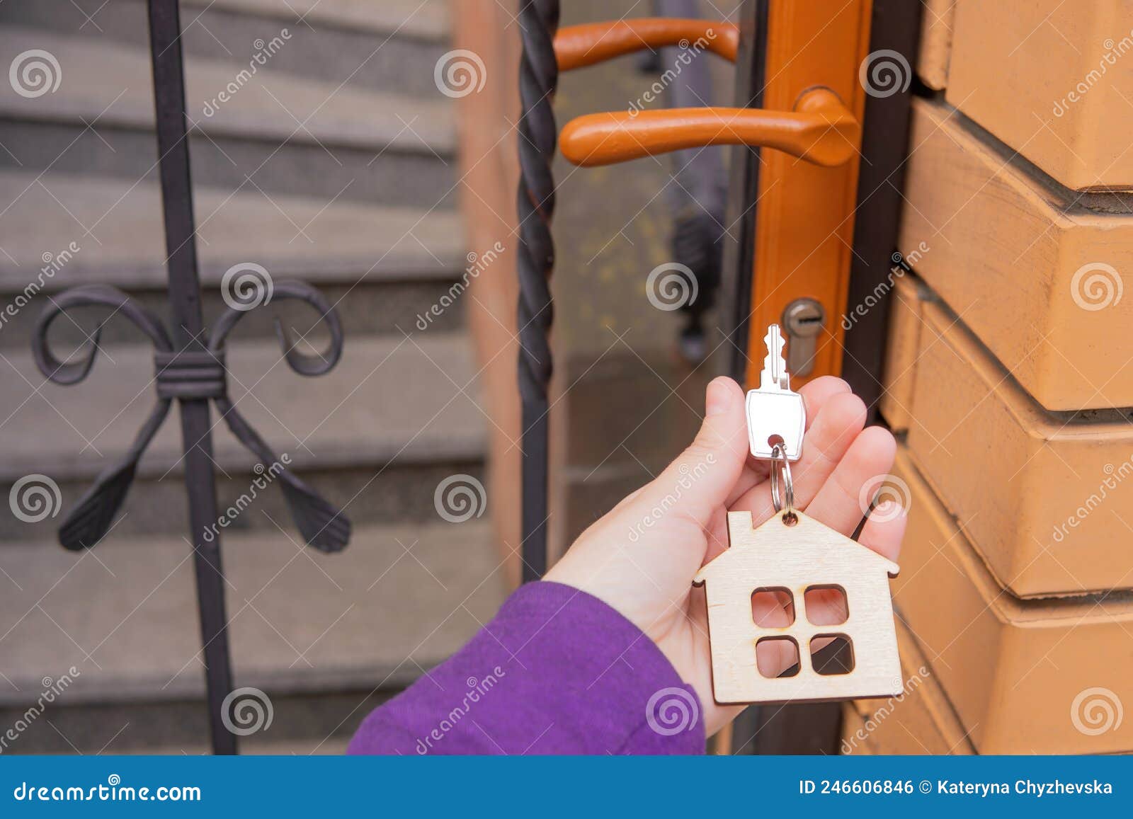 House Shaped Keychain in Hand Stock Photo - Image of focus, open: 246606846