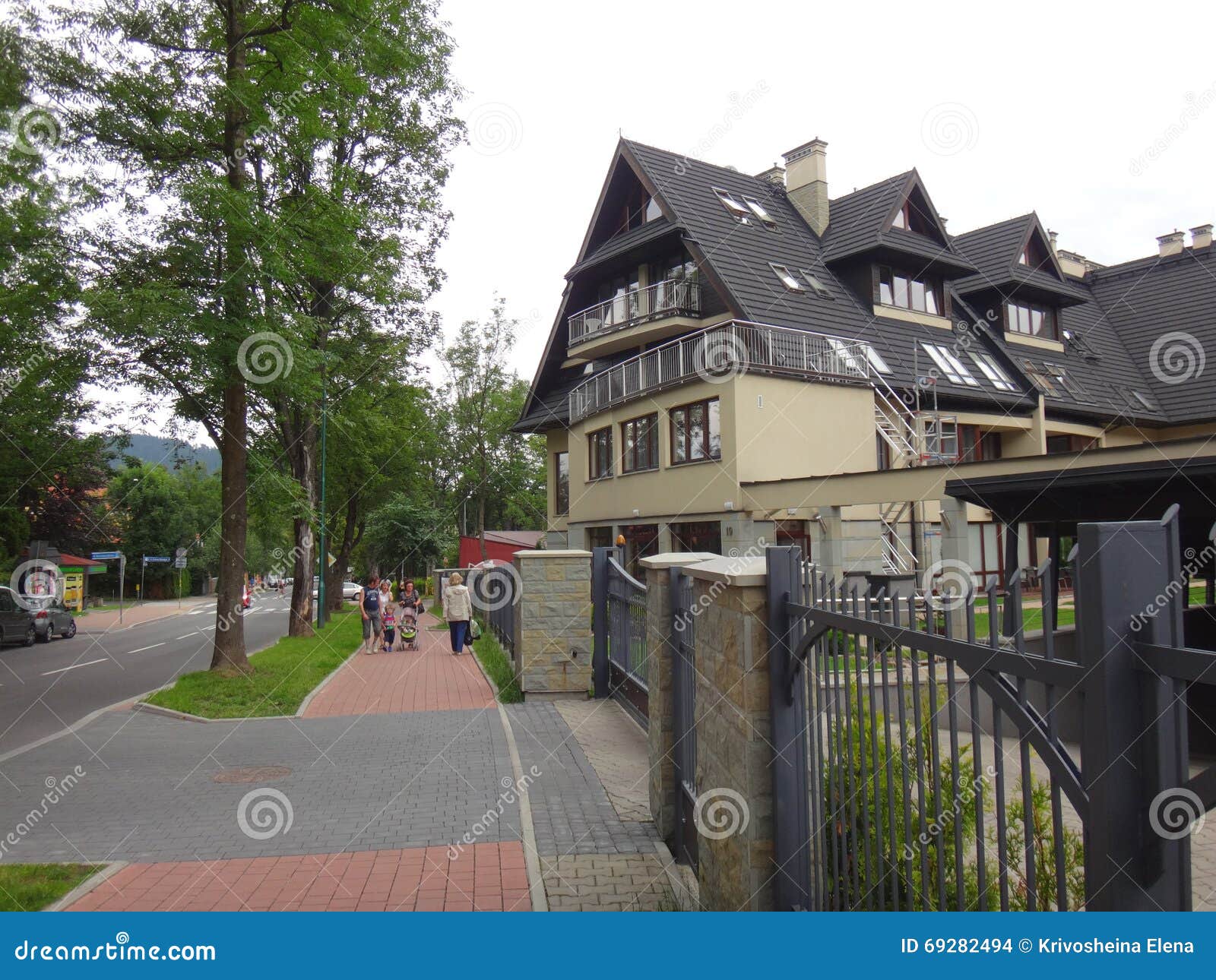 House on the street editorial stock image. Image of apartment - 69282494