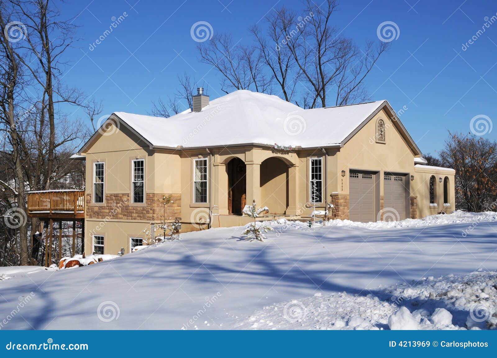 House on a Sunny Winter Day Stock Image - Image of snow, town: 4213969