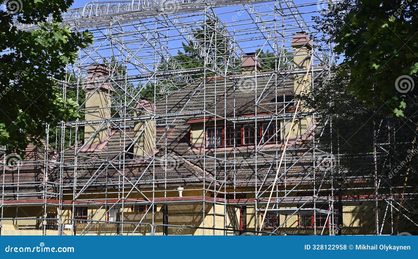 Extensive Scaffolding Providing Platforms For Work In Progress On A New ...