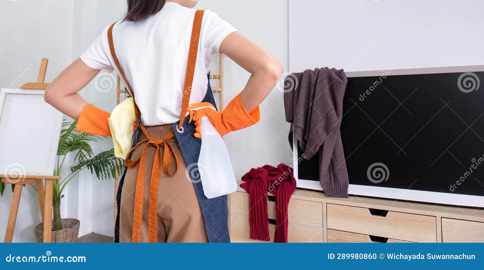 The Housekeeper Stood in Awe of the Mess in the Room Full of Clothes ...