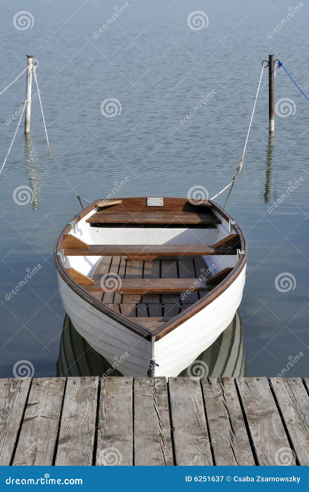 Houten boot stock afbeelding. Image of boot, vervoer, roeien - 6251637