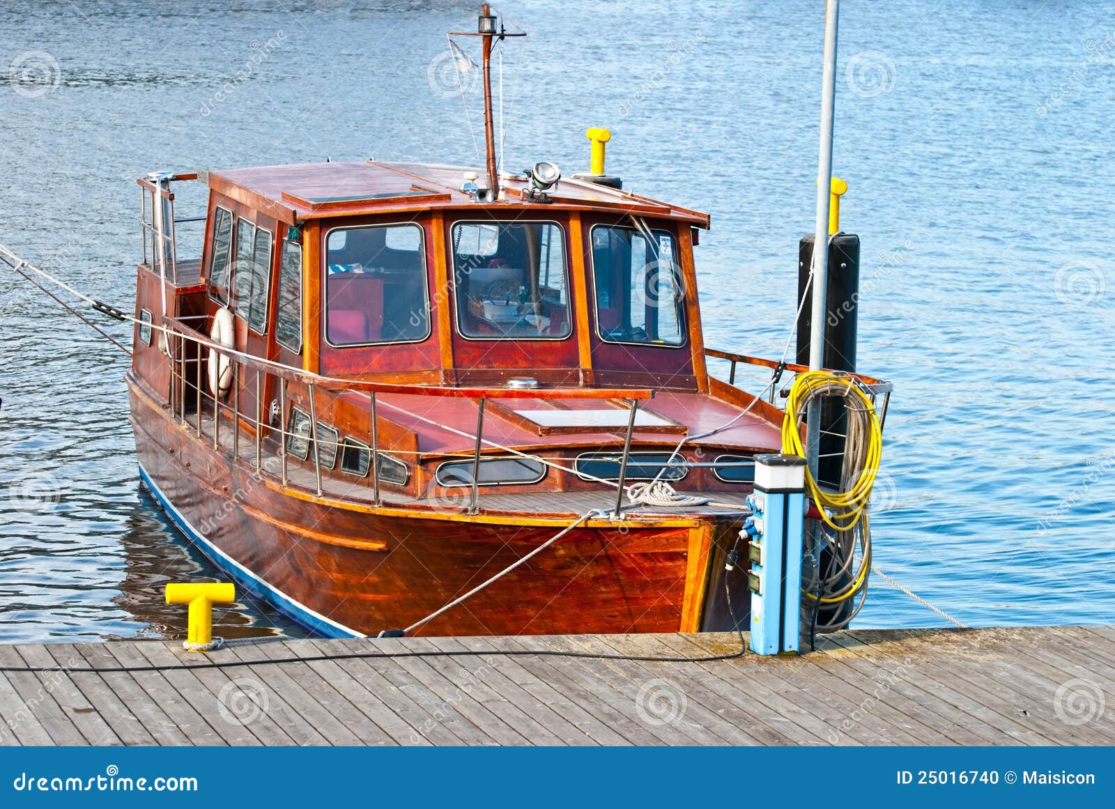 Houten Boten stock foto. Image of foto, wijnoogst, klassiek - 25016740