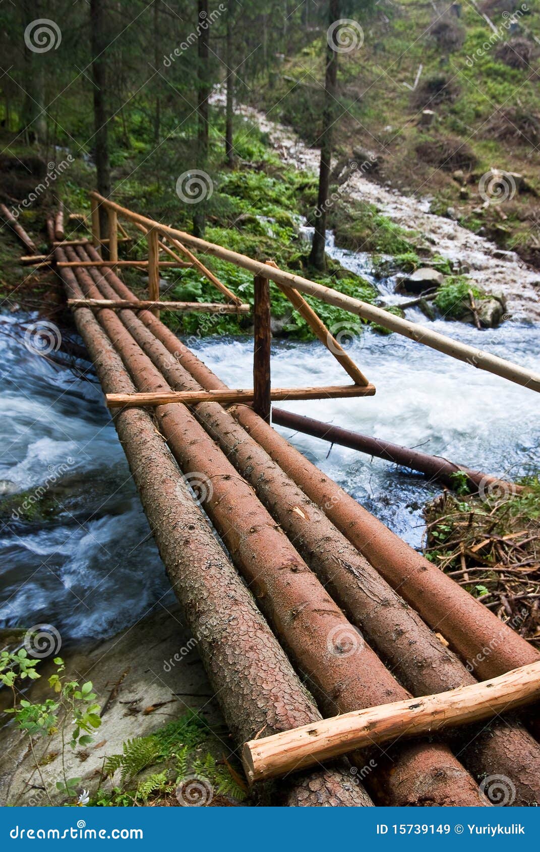 Houten brug stock afbeelding. Image of openbaar, openlucht - 15739149