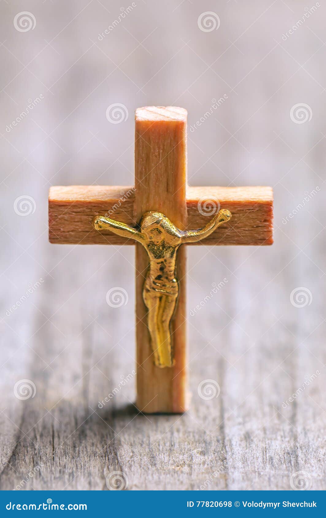 Houten christelijk kruis stock foto. Image of concepten - 77820698