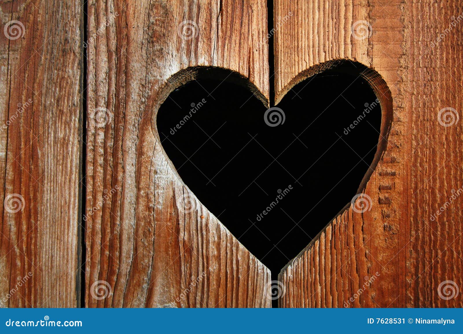 Houten deur met hart stock afbeelding. Image of leuk, zwart - 7628531