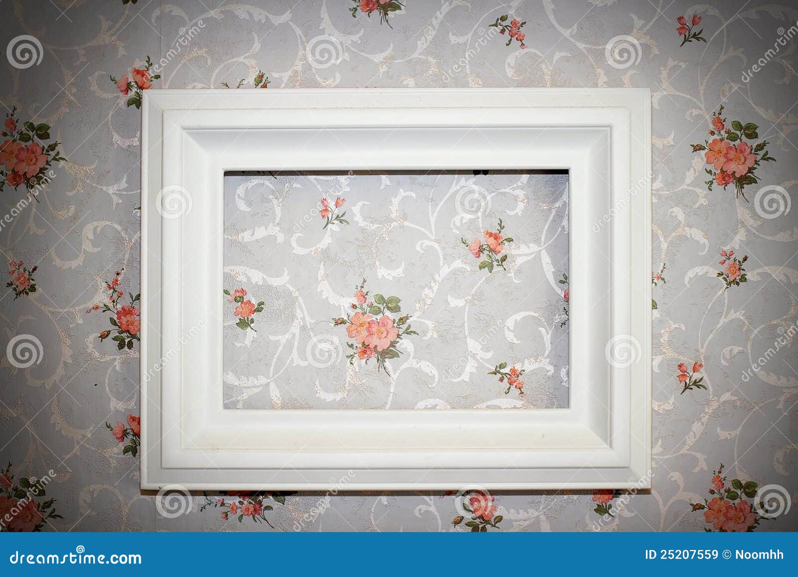 Houten frame op muur stock afbeelding. Image of kader - 25207559