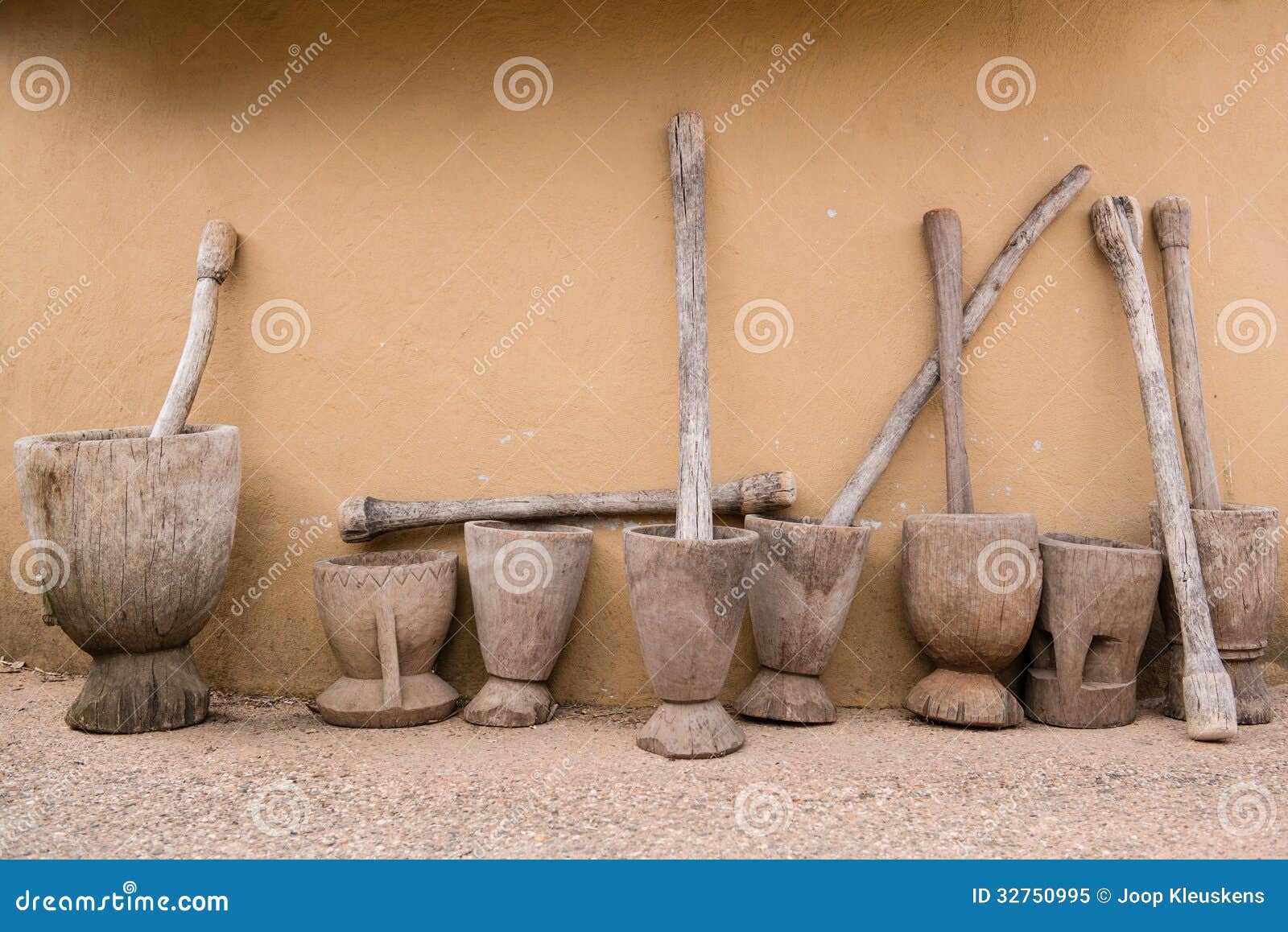 Houten mortier en stamper stock afbeelding. Image of mortier - 32750995