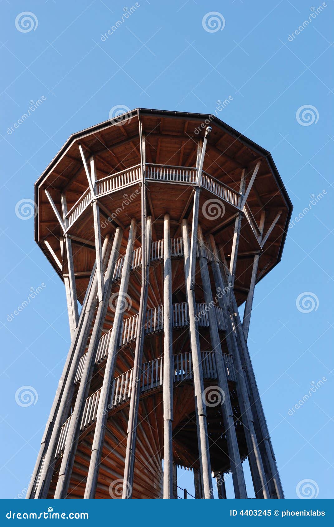 Houten observatietoren stock afbeelding. Image of toren - 4403245