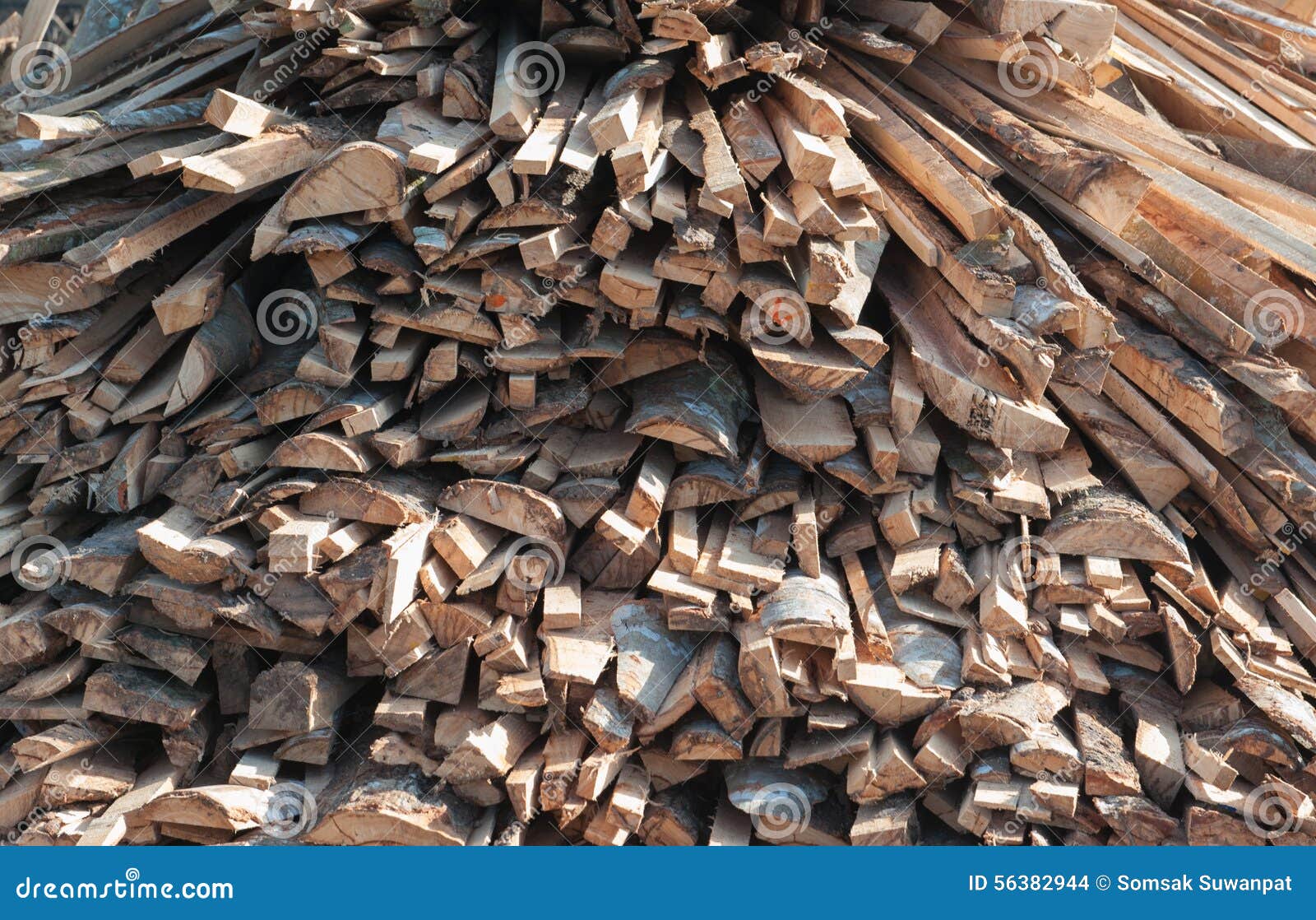 Houten Opgestapelde Spaanders Stock Foto - Image of bruin, gestapeld ...