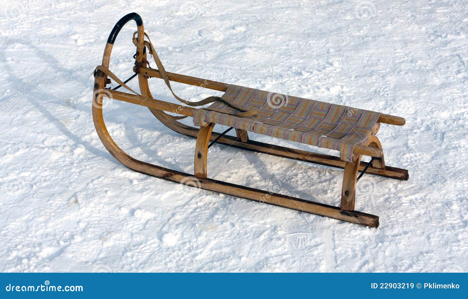 Houten slee stock afbeelding. Image of openlucht, spel - 22903219