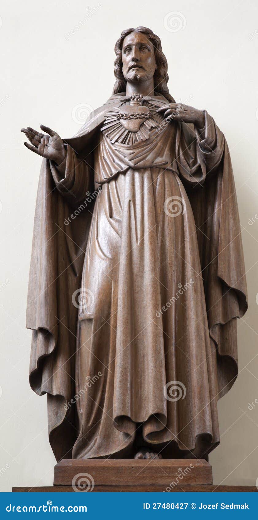 Houten Standbeeld Van Hart Van Jesus-Christus Stock Afbeelding - Image ...