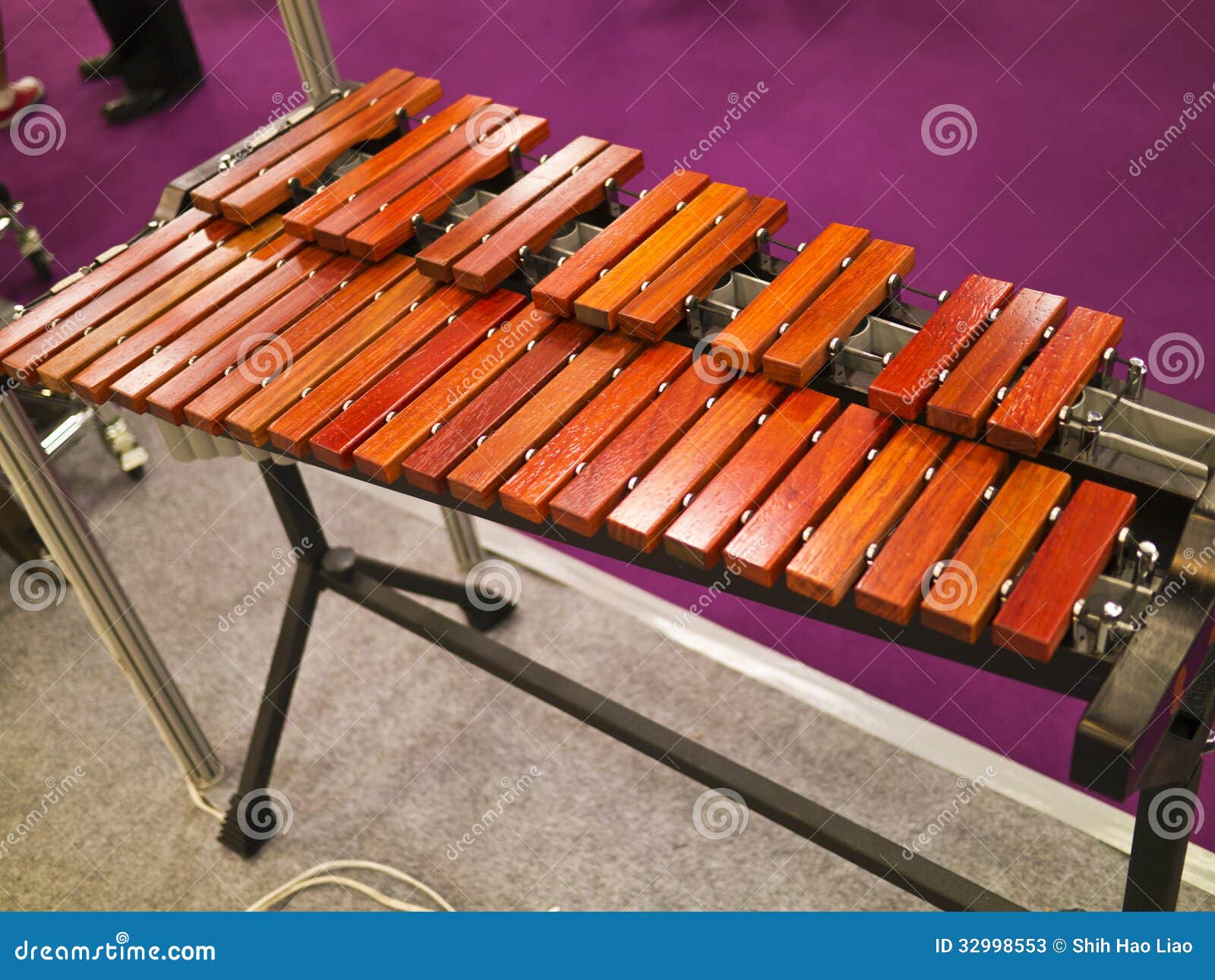 Houten xylofoon stock afbeelding. Image of overleg, tribune - 32998553