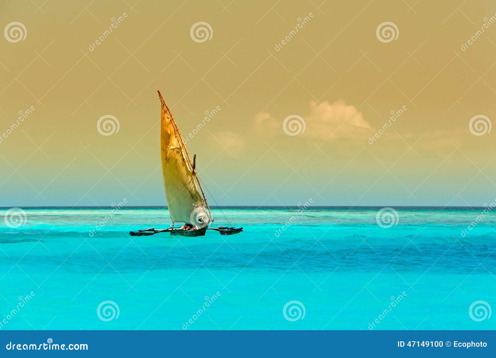 Houten zeilboot op water stock foto. Image of tropisch - 47149100