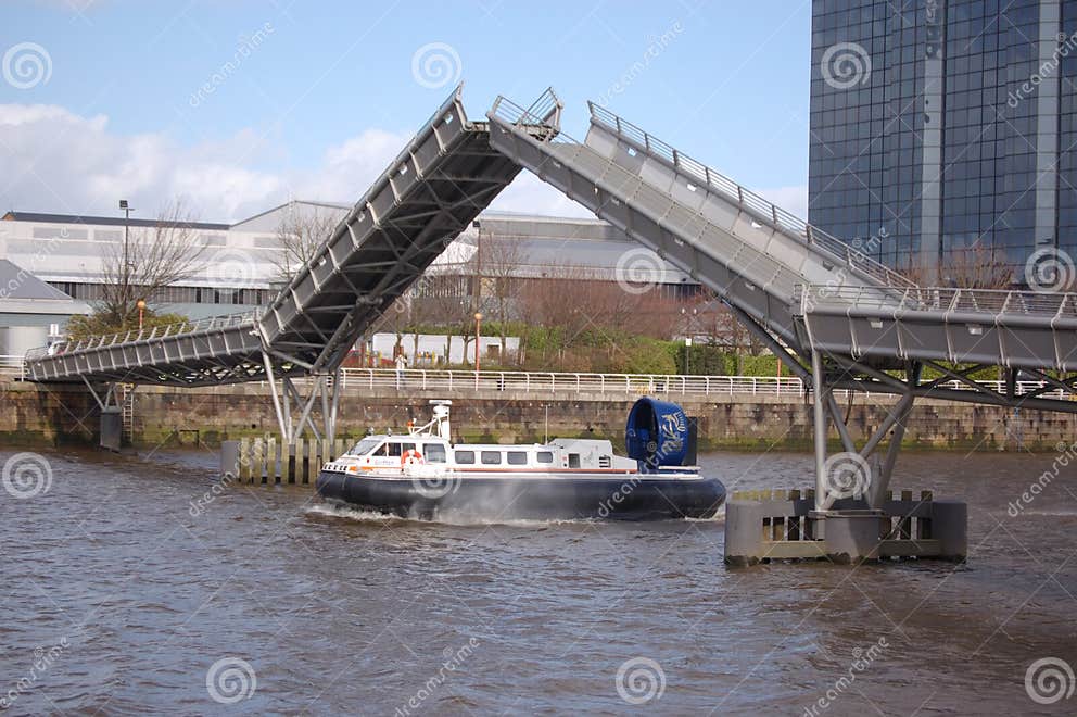 Hovercraft under bridge editorial stock photo. Image of river - 4622388