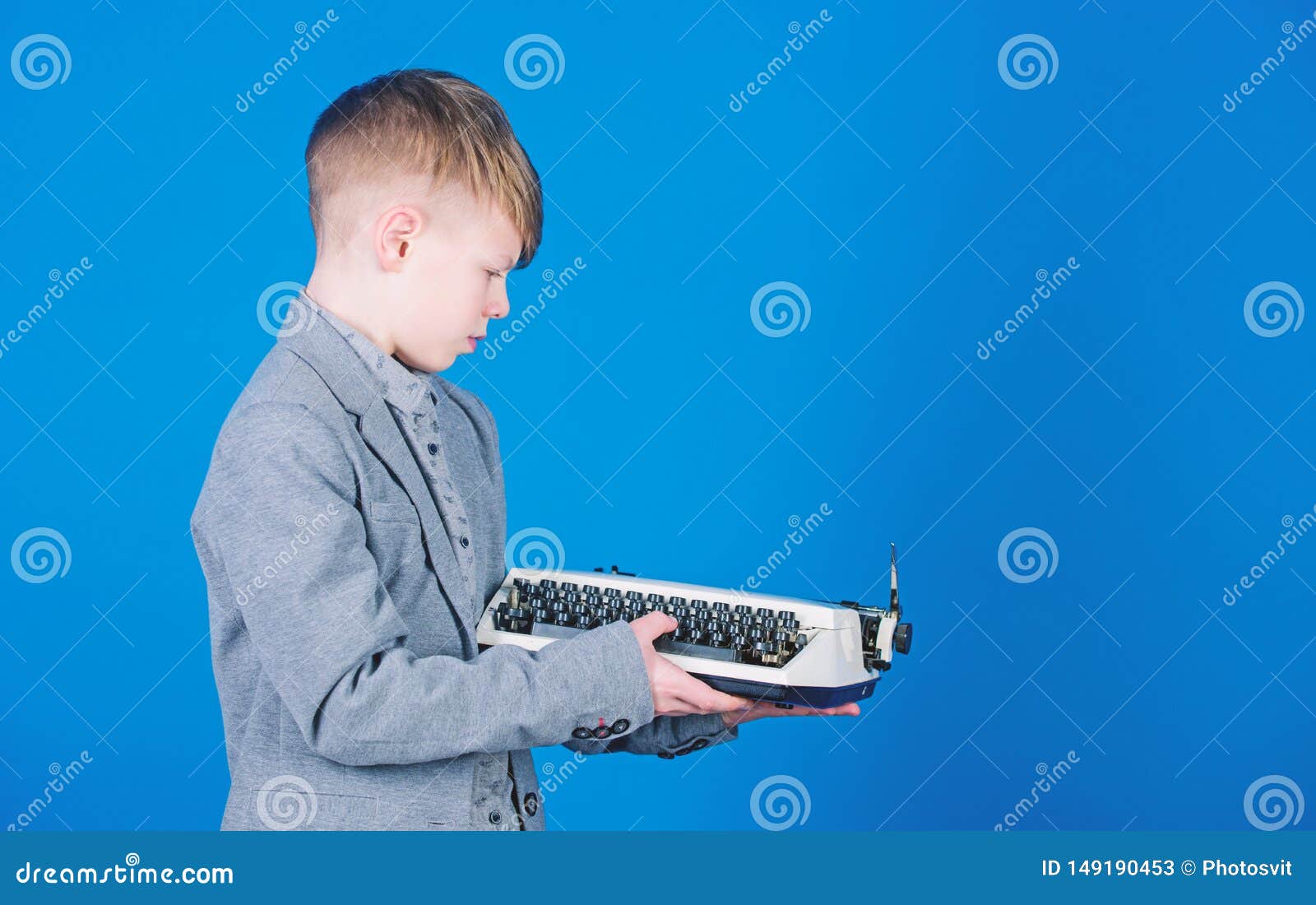 How Does a Retro Typing Machine Work. Smart Child Using Retro ...