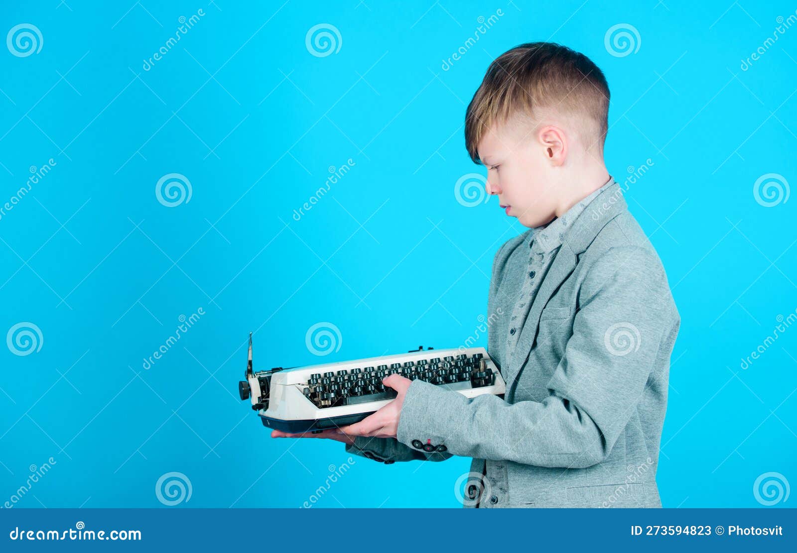 How Does a Retro Typing Machine Work. Smart Child Using Retro ...