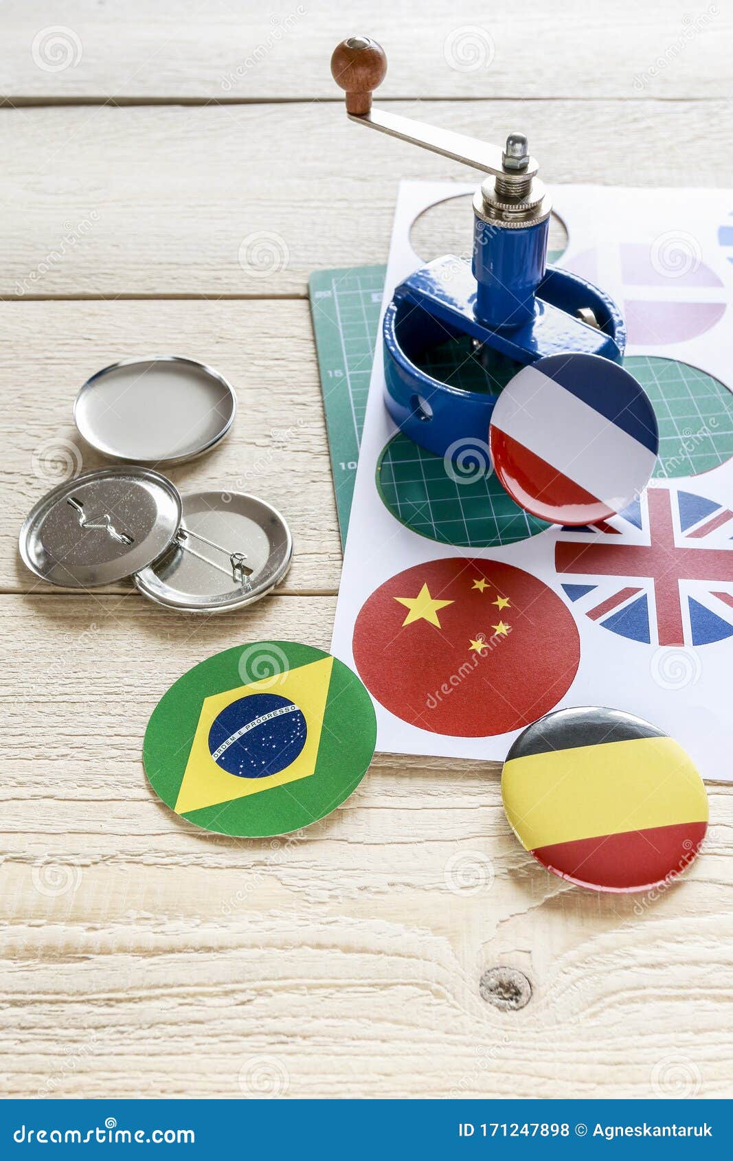 How To Make Button Badges With Different Country Flags Stock Image ...