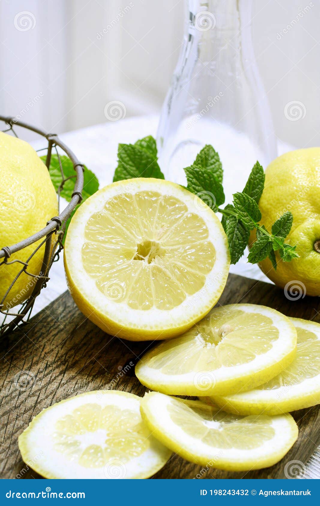 How To Make Lemonade, Step by Step, Tutorial Stock Photo - Image of ...
