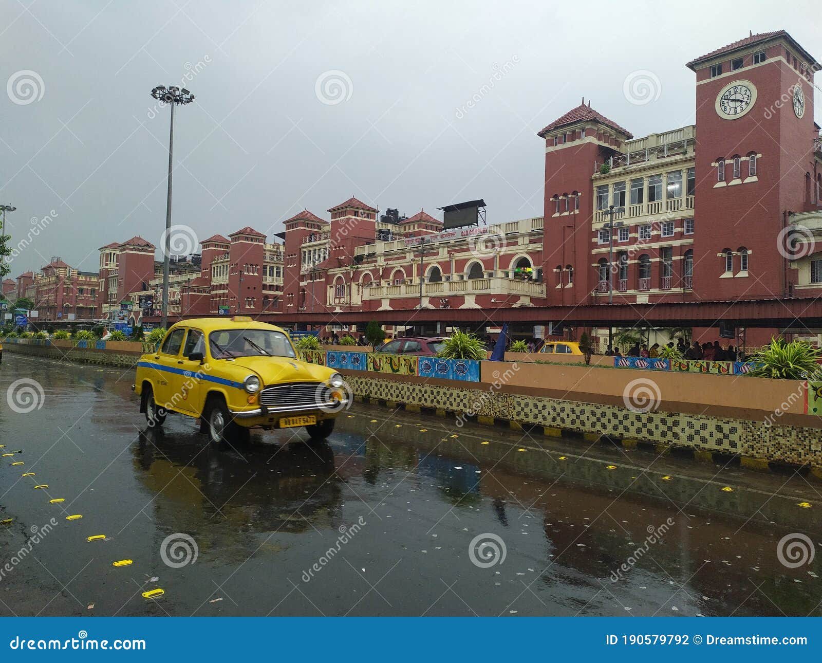 Howrah Railway Station editorial photography. Image of transport ...
